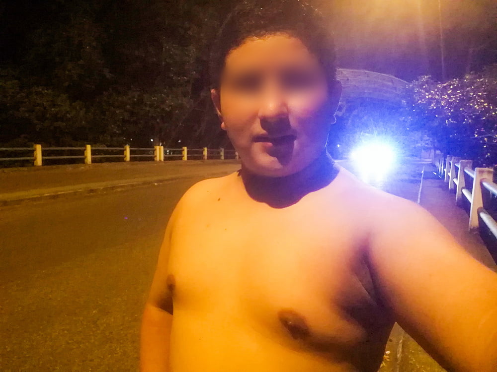 Foticos Nocturnas En La Calle Sin Camiseta 01 16 Pics Xhamster