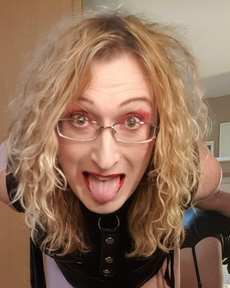 Black Wetlook Outfit With Suspenders And Stockings 12 Pics Xhamster